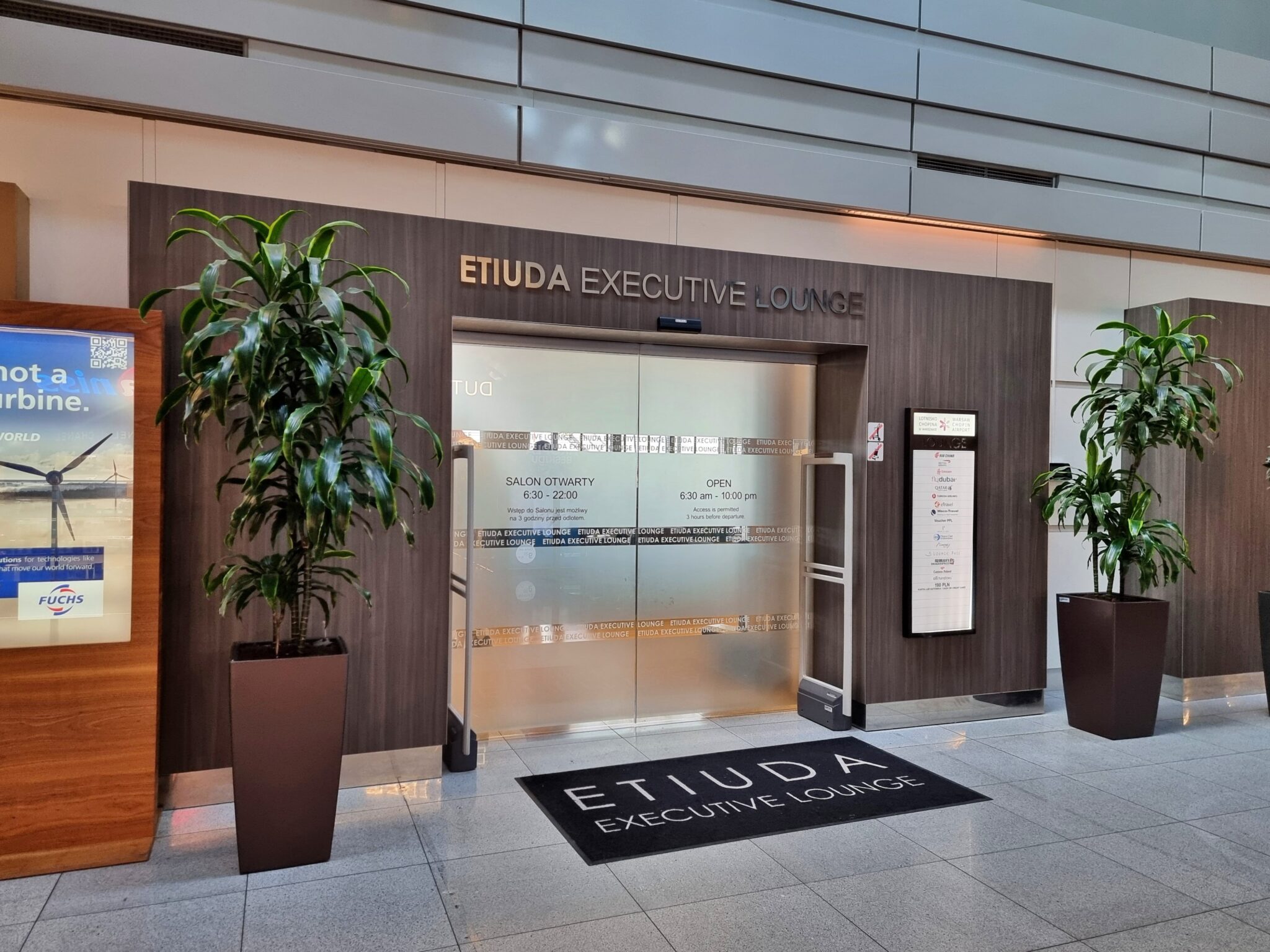 Szybka Recenzja: Salonik Etiuda Executive Lounge, Warszawa | UPGRD.PL ...